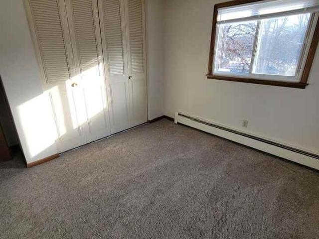 Great 2 Bedroom Near Downtown Shakopee With Parking! 2 Bedroom Apartment for Rent at 321 Harrison St S, Shakopee, MN 55379