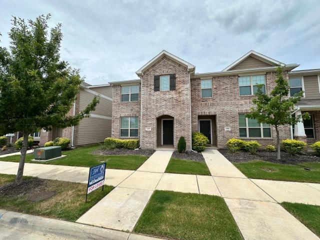 Great 3/2.5 for lease in Denton, Tx