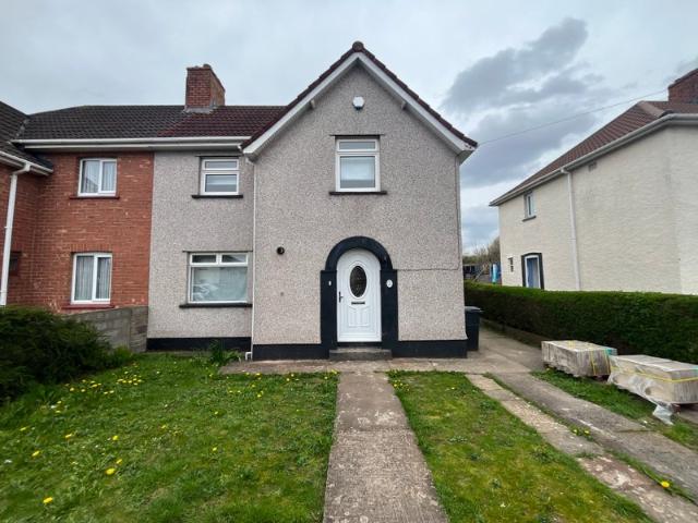 Great 3 Bed House near Inns Court with Bus Links