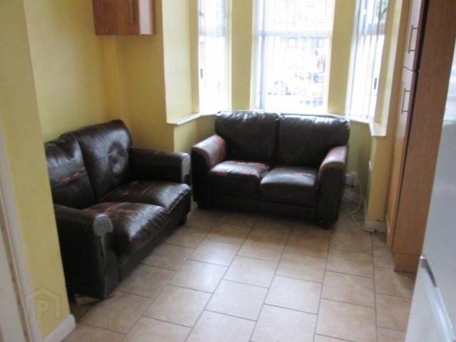Great 3 Bedroom Apartment, 76A Rugby Avenue, Queens University Quarter, Belfast, BT7 1RG