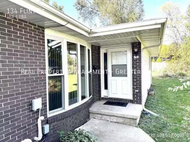 Great 3 bedroom duplex in Sun Prairie 134 Flint St