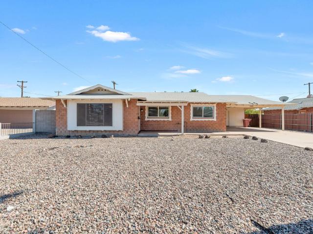 Great 3 Bedroom! South Scottsdale. Chef's Kitchen! Gas Cooktop! Large Yard!