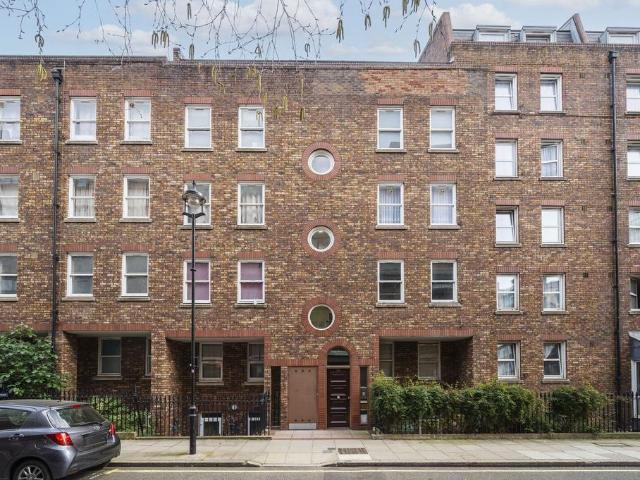 Great Titchfield Street, Fitzrovia. 3 bed flat to rent £4,225 pcm £975 pw