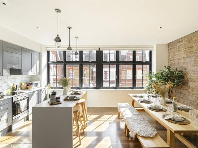 Great Titchfield Street, London, W1U 3 bed apartment to rent £12,848 pcm £2,965 pw