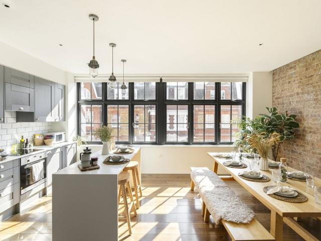 Great Titchfield Street, London W1U, 3 bed flat to rent, £12,850 pcm | PrimeLocation