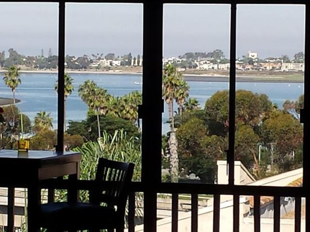 Great Views and Access to UCSD