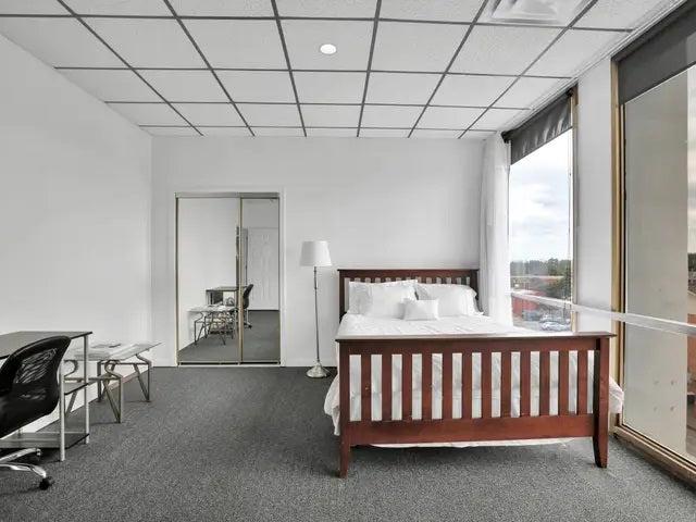Great Views! Loft space. MARTA train 1 block