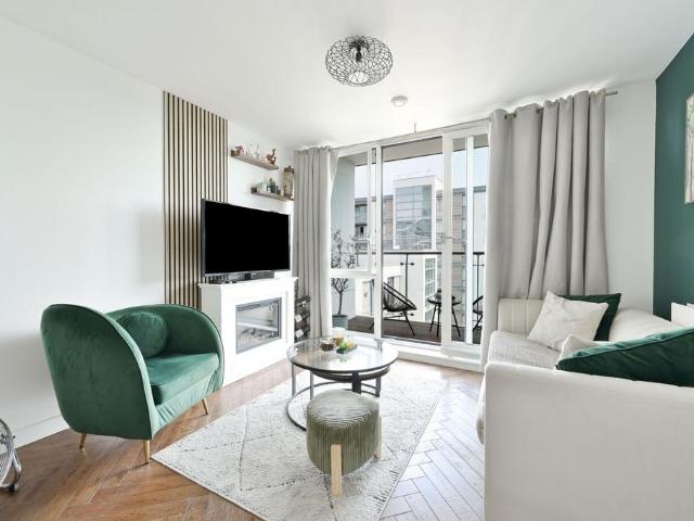 Great West Quarter, Brentford, TW8 1 bed flat to rent £3,400 pcm £785 pw