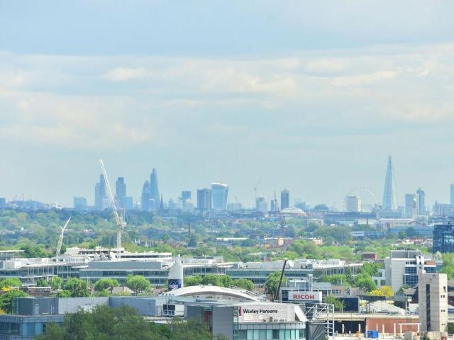 Great West Quarter, Brentford, TW8 1 bed flat to rent £3,600 pcm £831 pw