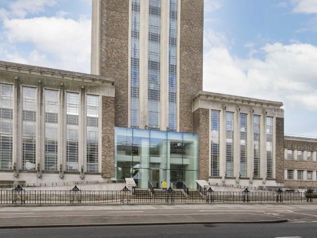 Great West Road, Brentford TW8, 5 bed flat to rent, £4,203 pcm | PrimeLocation