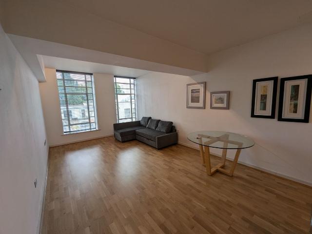 Great West Road, Brentford TW8, 1 bed flat to rent, £1,650 pcm | PrimeLocation