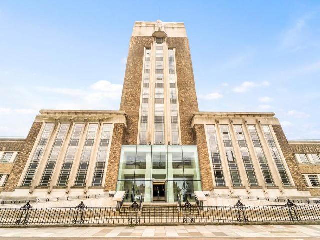 Great West Road, Brentford TW8 1 bed flat to rent £1,700 pcm £392 pw