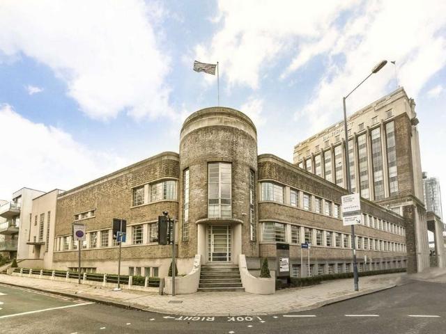 Great West Road, Brentford TW8 1 bed flat to rent £1,703 pcm £393 pw