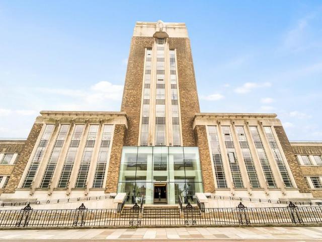 Great West Road, Brentford TW8, 1 bed flat to rent, £1,800 pcm | PrimeLocation