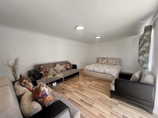 Great West Road, Hounslow, Middlesex TW5, Studio to rent, £1,400 pcm | PrimeLocation