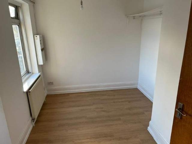 Great West Road, Hounslow TW5, Room to rent, £650 pcm | PrimeLocation