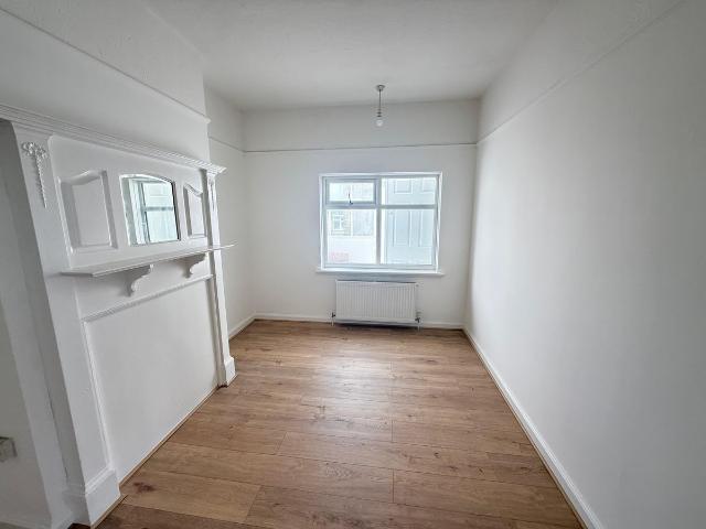 Great West Road, Hounslow TW5, Room to rent, £850 pcm | PrimeLocation
