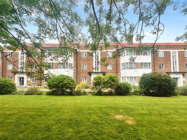Great West Road, Hounslow, TW5 2 bed apartment to rent £1,850 pcm £427 pw