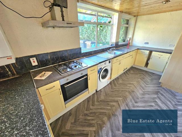 Great West Road, Hounslow, TW5 3 bed semi detached house to rent £2,400 pcm £554 pw