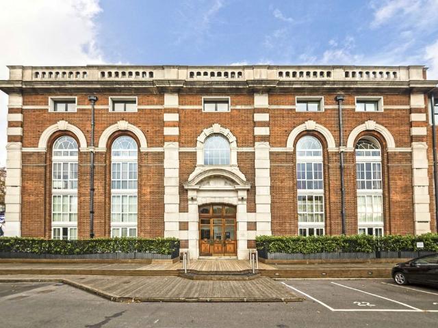 Great West Road, Hammersmith W6, 3 bed flat to rent, £4,250 pcm | PrimeLocation