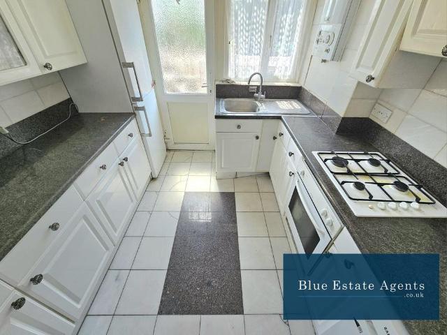 Great West Road, Isleworth, TW7 2 bed flat to rent £1,950 pcm £450 pw