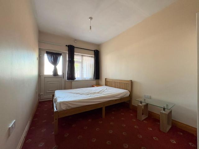 Great West Road, Isleworth TW7, Room to rent, £700 pcm | PrimeLocation