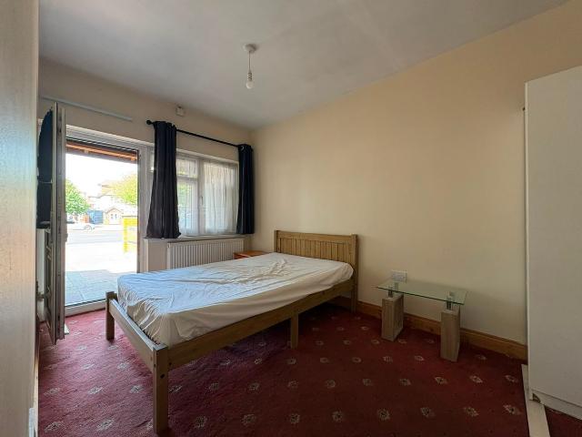 Great West Road, Isleworth TW7, Room to rent, £700 pcm | PrimeLocation