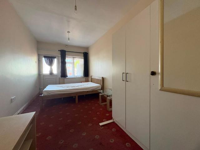 Great West Road, Isleworth TW7, Room to rent, £700 pcm | PrimeLocation