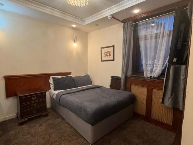 Great West Road, Isleworth TW7 Studio to rent £1,000 pcm £231 pw