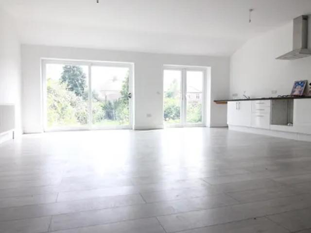 Great West Road, London, TW7 4NF, United Kingdom | 6 bed house for rent #154570943 | Rentberry