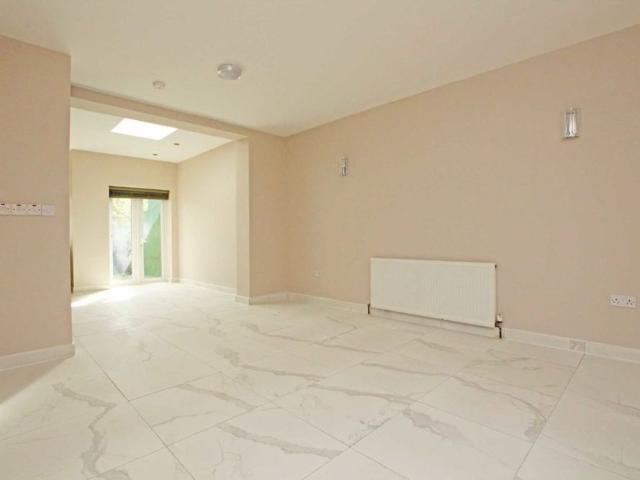 Great West Road, TW7, London
