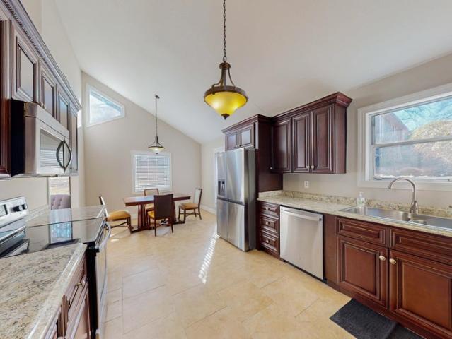 Great Woodstock location close to Lake Allatoona &