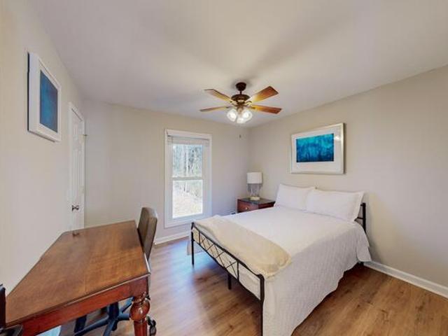 Great Woodstock location close to Lake Allatoona & I 575!