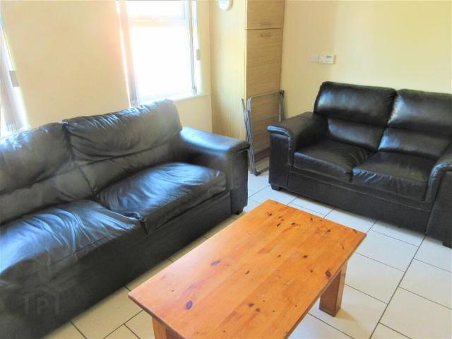 Great Apartment, 165C University Street, Queens University Quarter, Belfast, BT7 1HR