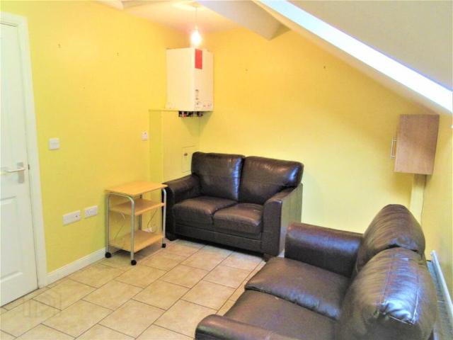 Great Apartment, 76C Rugby Avenue, Queens Quarter, Belfast, BT7 1RG