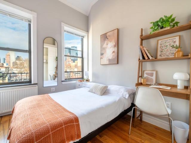 West 50th St #5F| Hells Kitchen, New York | Roomrs