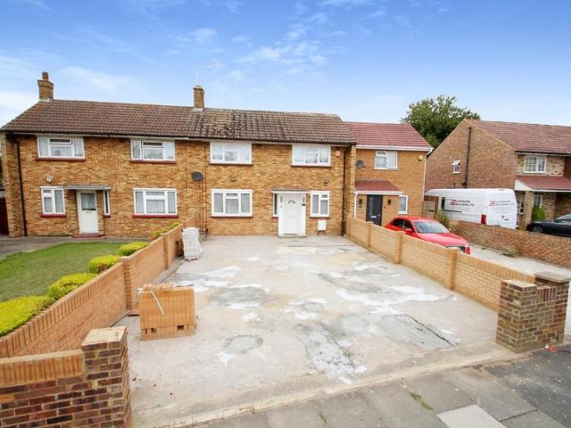 Great Benty, West Drayton UB7 5 bed terraced house to rent £2,850 pcm £658 pw