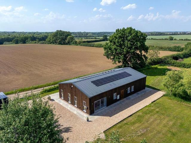 Great Brickhill, Milton Keynes. 4 bed barn conversion to rent £4,000 pcm £923 pw