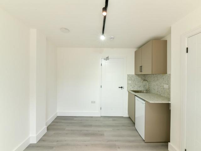 Great Cambridge Road, Waltham Cross EN8, Property to rent, £1,000 pcm | PrimeLocation