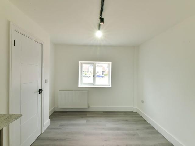 Great Cambridge Road, Waltham Cross EN8, Studio to rent, £950 pcm | PrimeLocation