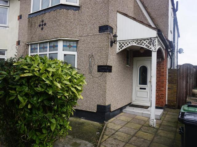 Great Cambridge Road, Cheshunt. 5 bed house to rent £2,100 pcm £485 pw
