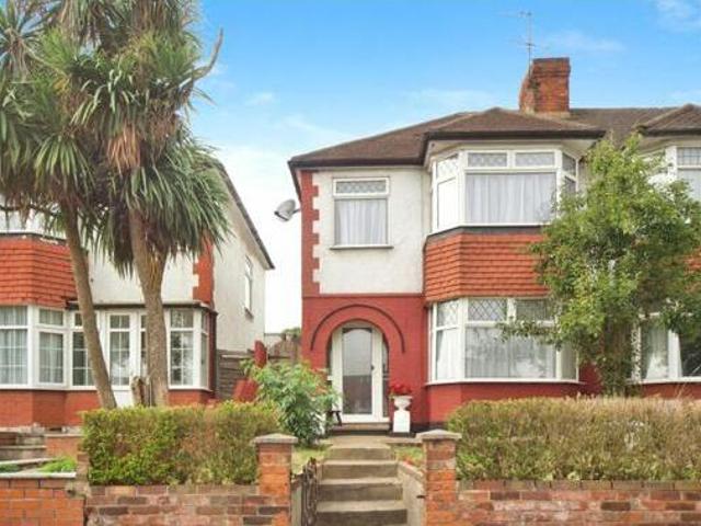 Great Cambridge Road, Enfield, 3 Bedroom End