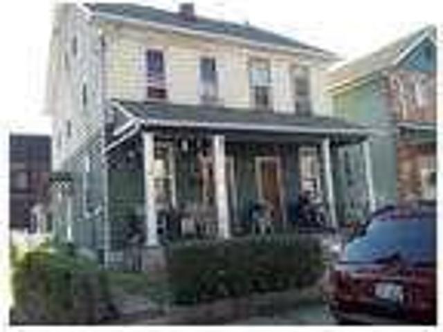 Great Central Location 2 bedroom, 1 bath