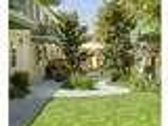 Great Central Location 2 bedroom, 1 bath