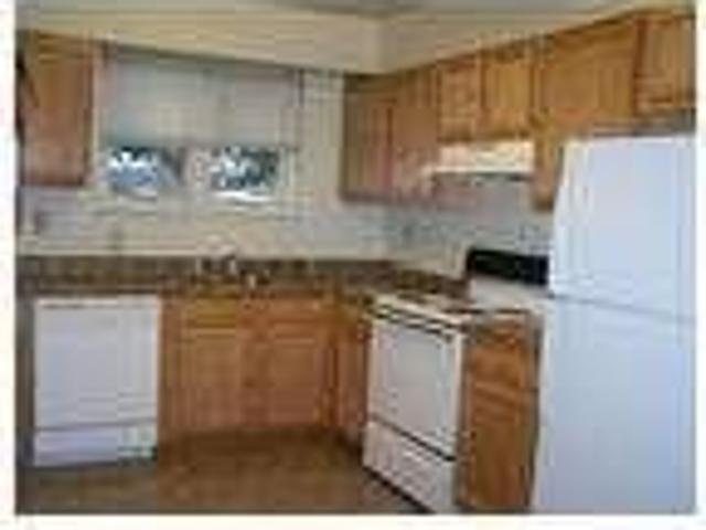 Great Central Location 2 bedroom, 1 bath