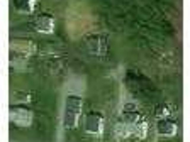 Great Central Location 2 bedroom, 1 bath. Parking Available!
