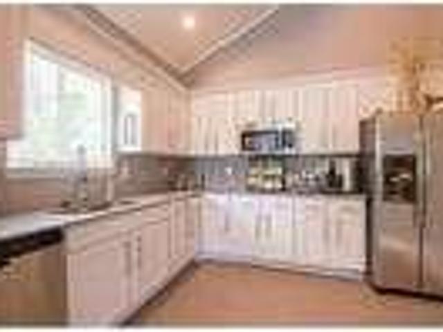 Great Central Location 2 bedroom, 2 bath