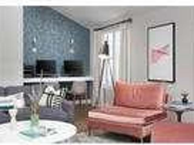 Great Central Location 2 bedroom, 2 bath. Dog OK!
