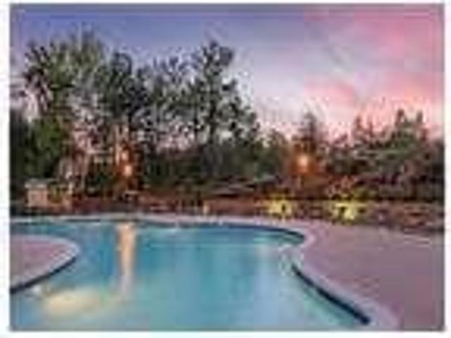 Great Central Location 2 bedroom, 2 bath. Pet OK!