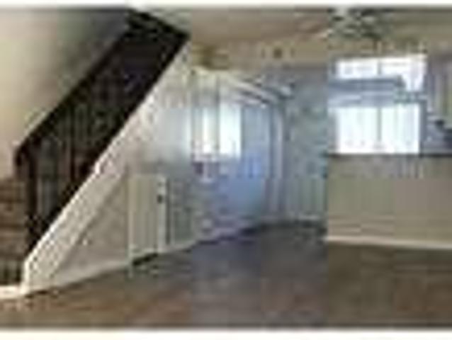 Great Central Location 2 bedroom, 2.50 bath